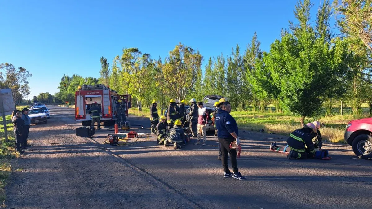 Dos muertos y cuatro heridos graves tras un terrible choque frontal en la ruta 151 | ANR